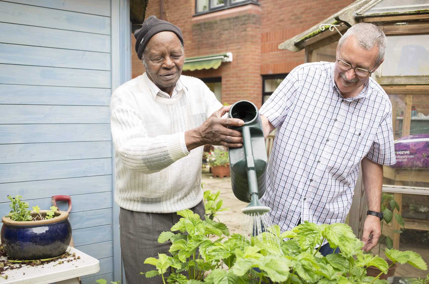 Gardening and outside spaces: Tips for people affected by dementia ...