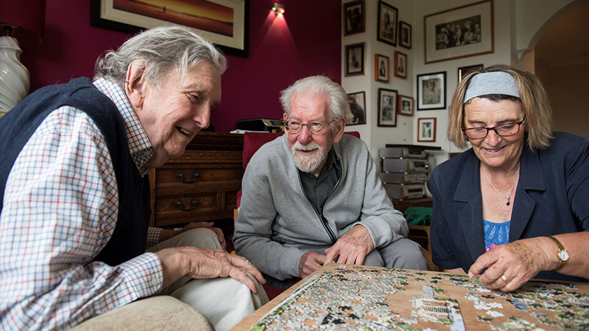 Providing dementia day care in home settings | Alzheimer's Society