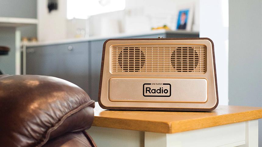 Radios and music players designed for people with dementia | Alzheimer ...